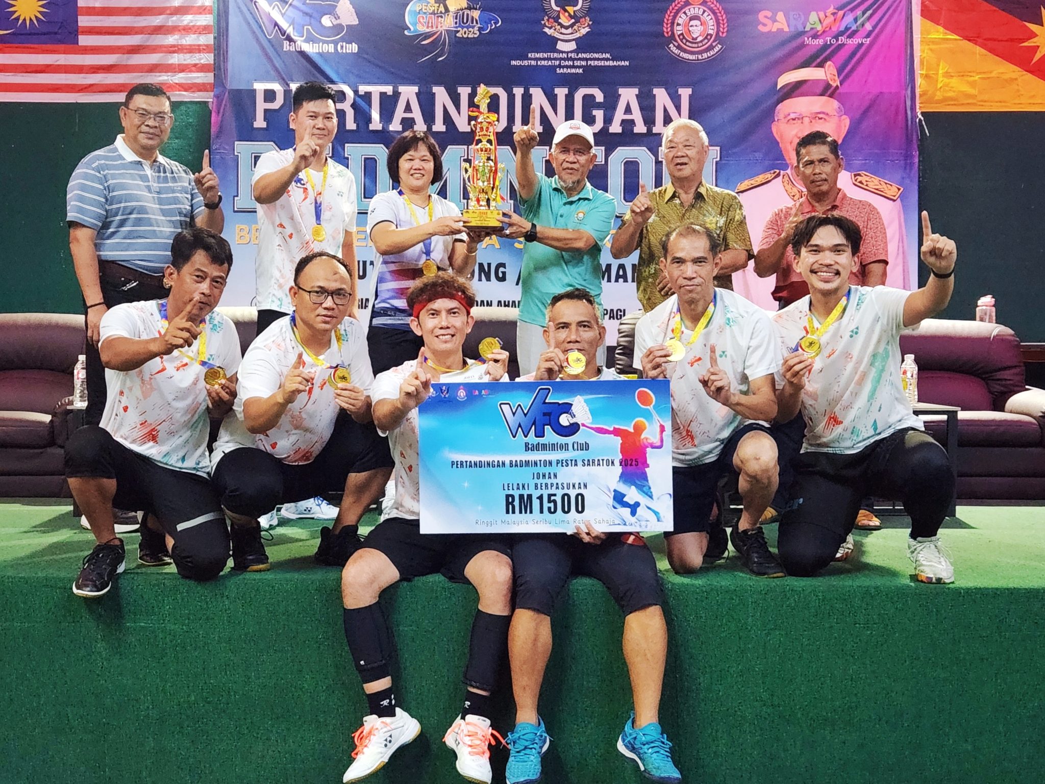 WFC A Saratok ungguli Pertandingan Badminton Lelaki Pesta Saratok 2025 - UTUSAN SARAWAK
