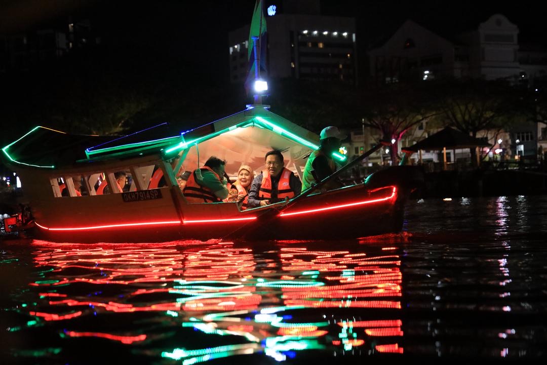 Sarawak lakar sejarah pelancaran perahu tambang elektrik mesra alam ...