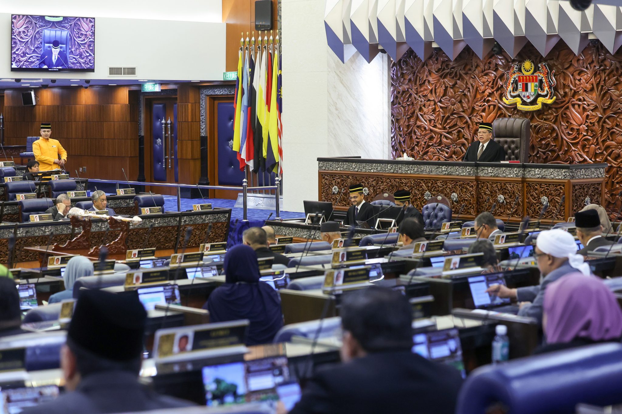 Isu pembangunan Sabah, Sarawak jadi tumpuan perbahasan RMK13 - UTUSAN SARAWAK