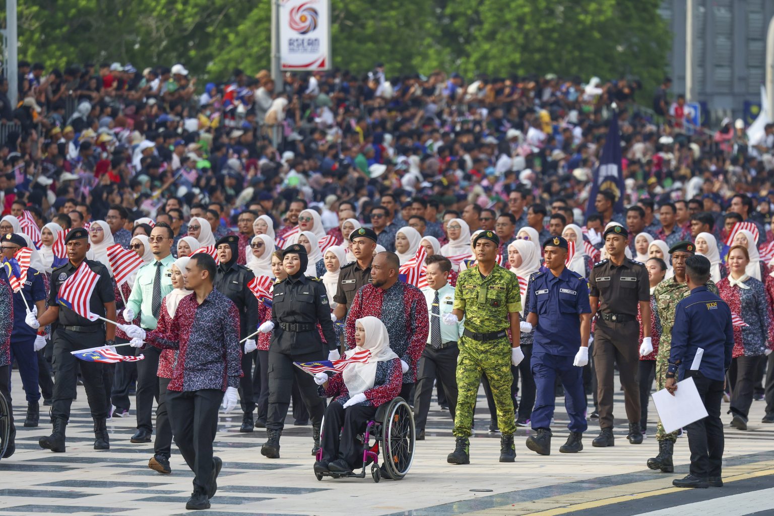 Lebih 100,000 banjiri Dataran Putrajaya rai Hari Kebangsaan 2025 ...