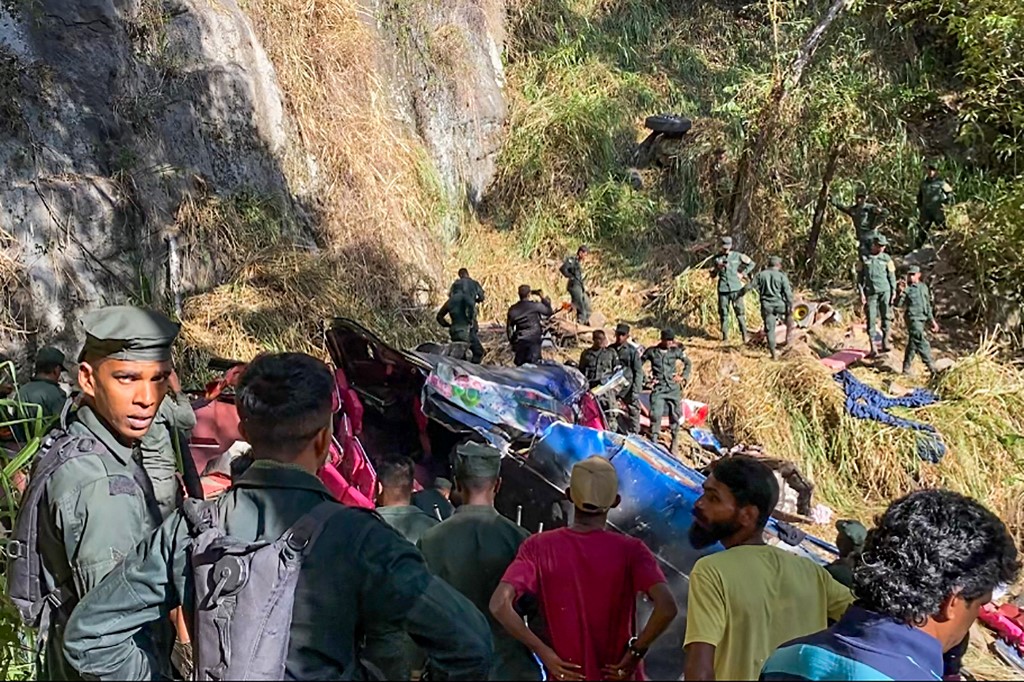 Bas terjunam ke gaung di Sri Lanka, 15 maut - UTUSAN SARAWAK