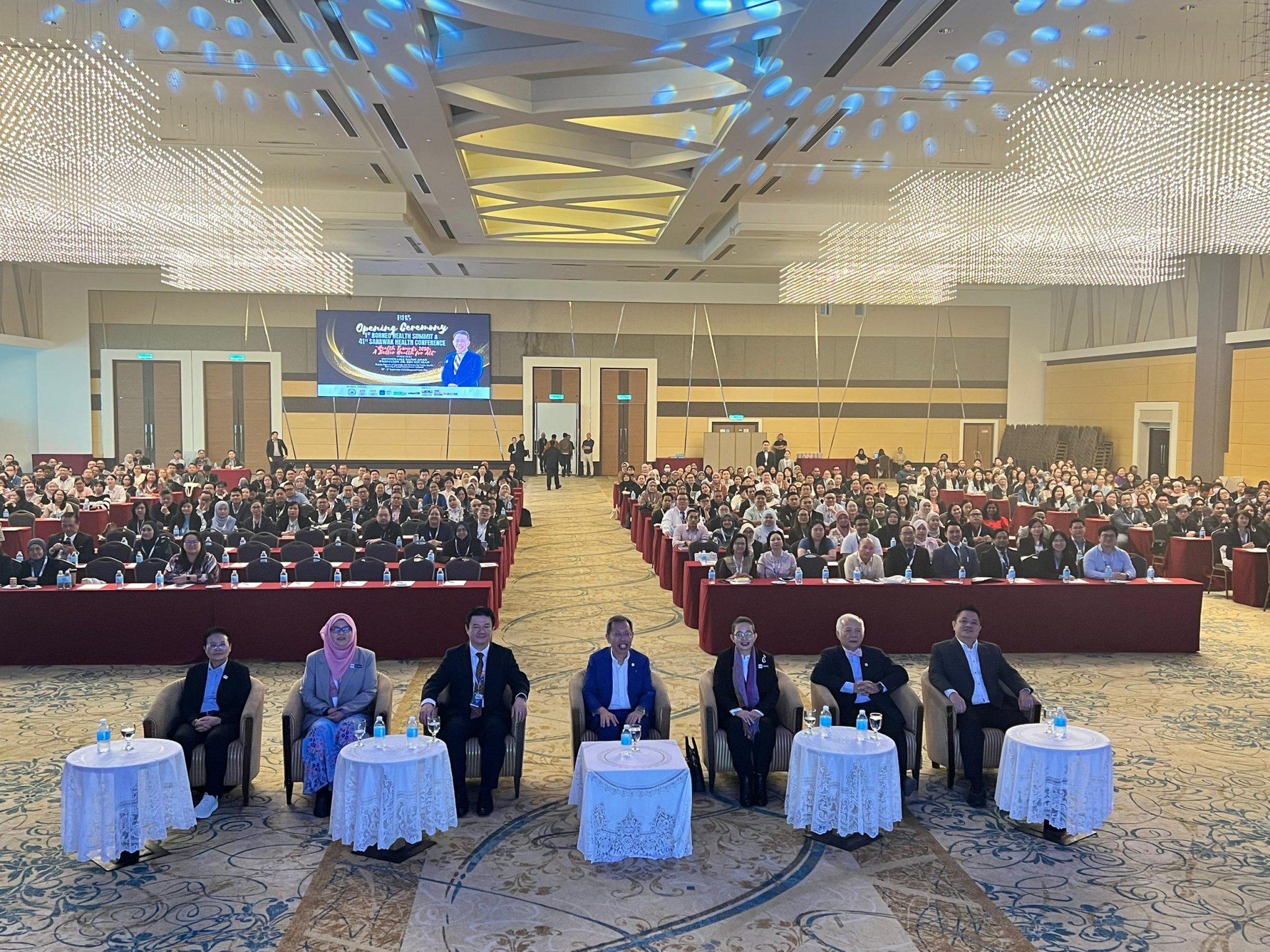 Kerjasama serantau kunci tangani ancaman kesihatan rentas sempadan – Dr Sim - UTUSAN SARAWAK