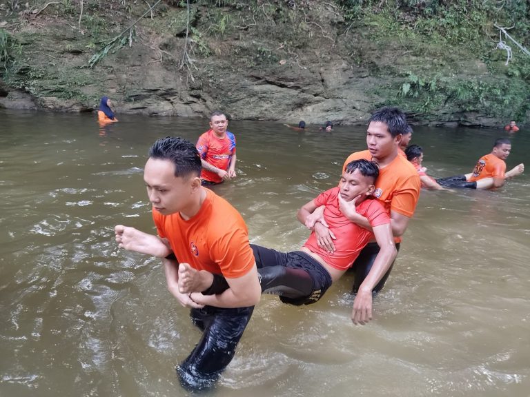 32 anggota APM Saratok sertai latihan menyelamat di air - UTUSAN SARAWAK