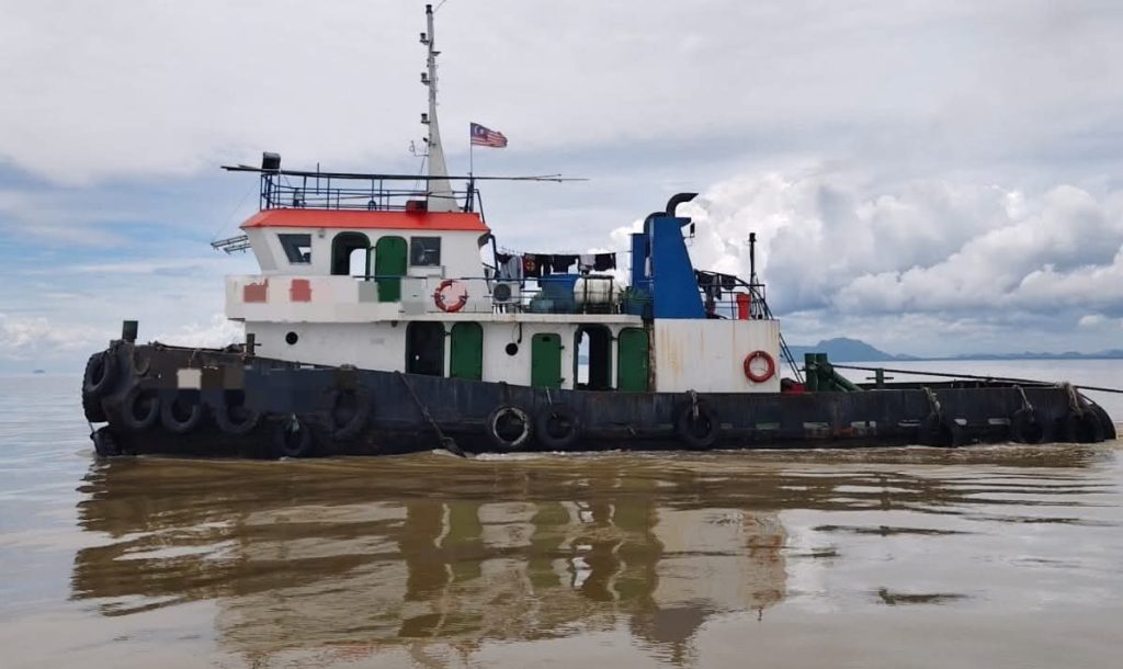 Bot tunda bersama 7 kru ditahan di perairan Kuching - UTUSAN SARAWAK