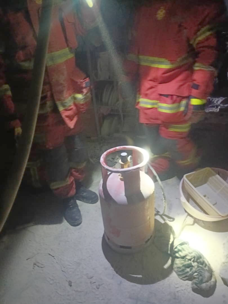 Bomba berjaya padamkan dapur terbakar akibat kebocoran gas - UTUSAN SARAWAK