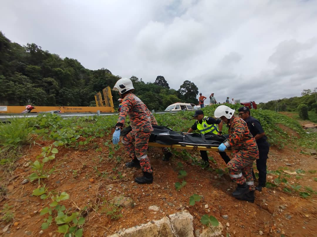 Tiga maut kemalangan kendiri di Lebuh Raya Pan Borneo Serian-Sri Aman - UTUSAN SARAWAK