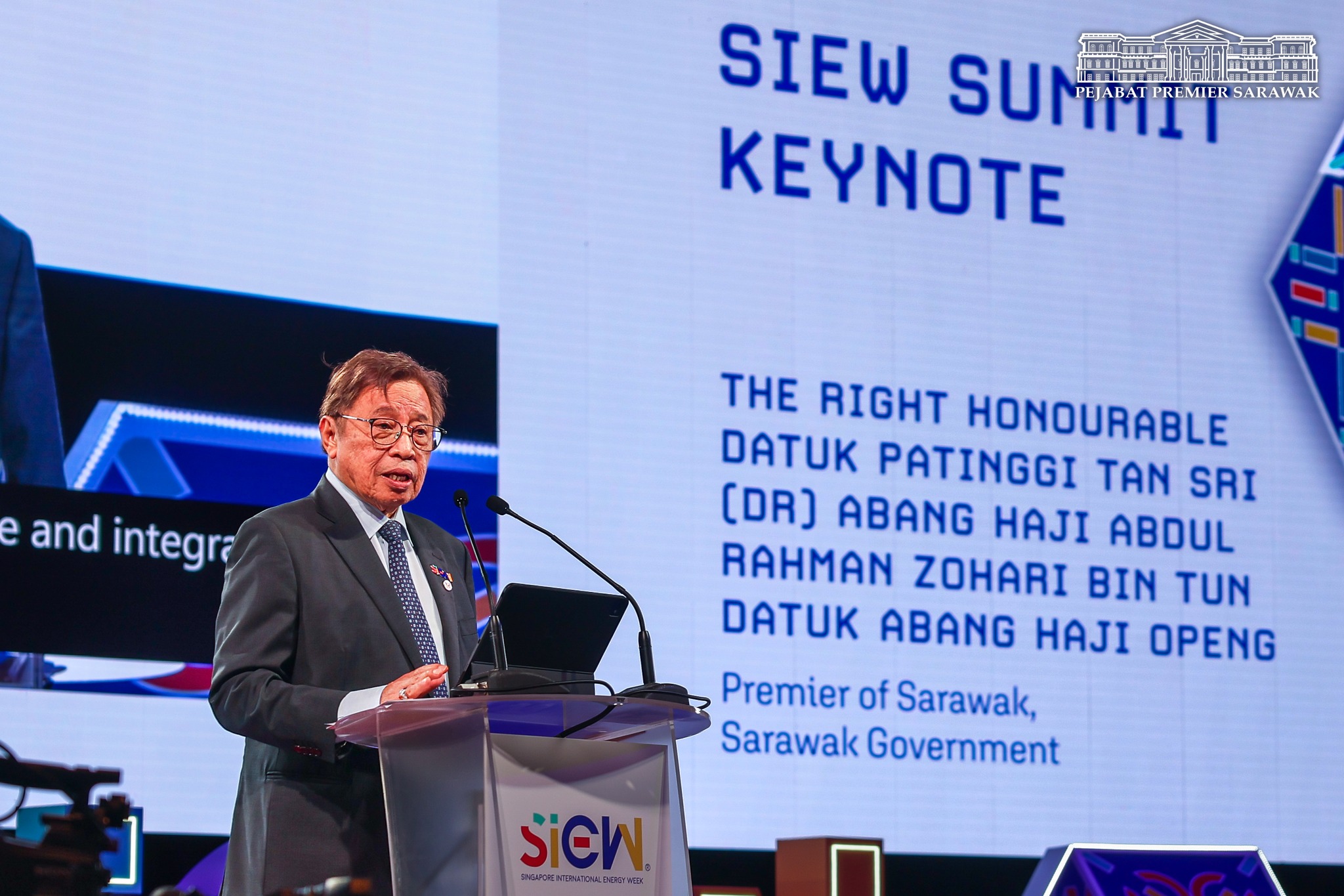 Abang Johari perkukuh peranan Sarawak di pentas serantau SIEW 2025 - UTUSAN SARAWAK