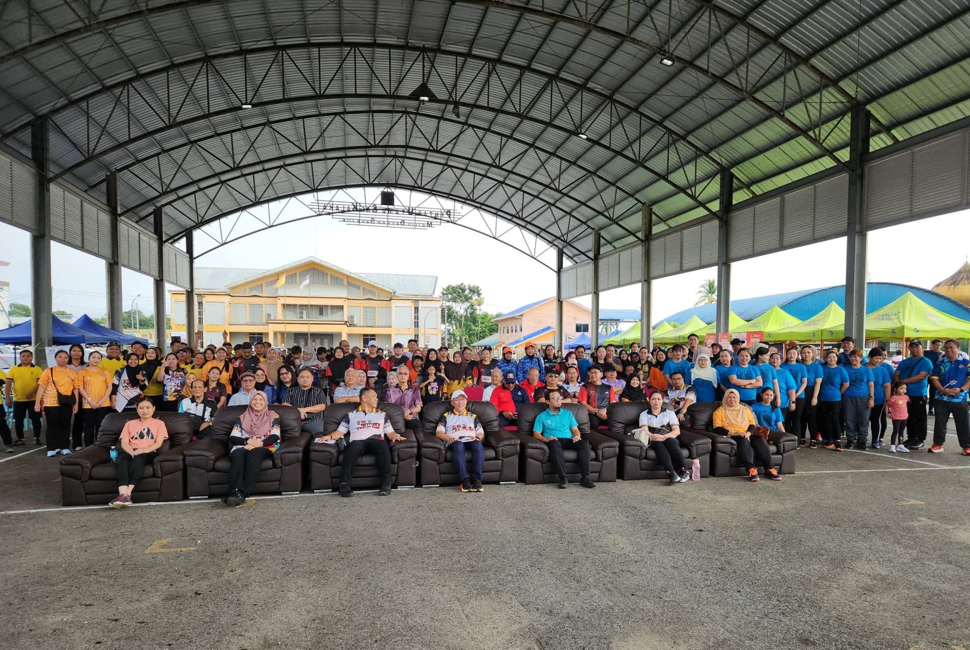 Beberapa prasarana sukan di DUN Kalaka dinaik taraf melalui projek RTP ...