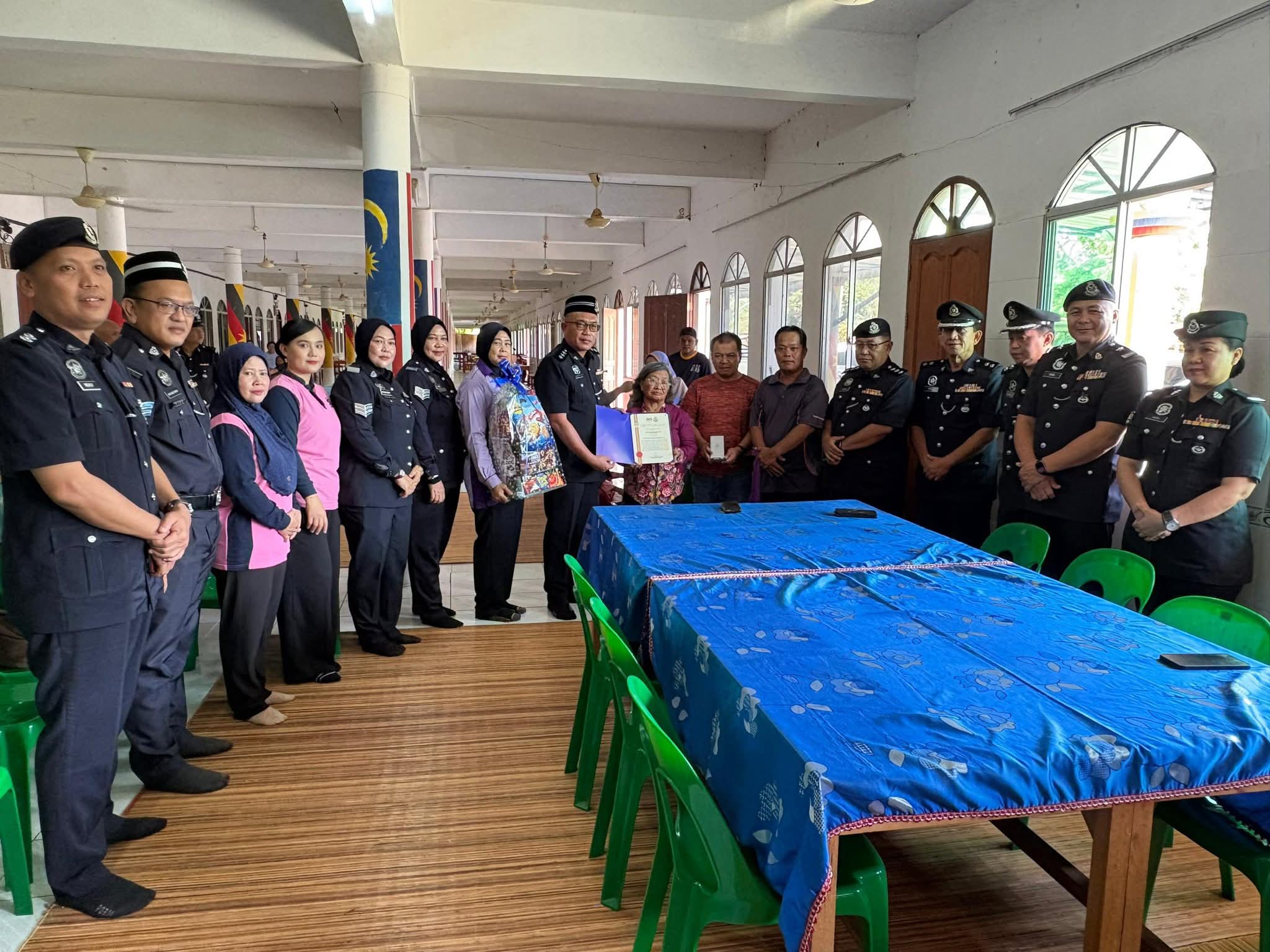 Pesara polis terima Pingat Jasa Pahlawan Negara tanpa istiadat di IPD ...
