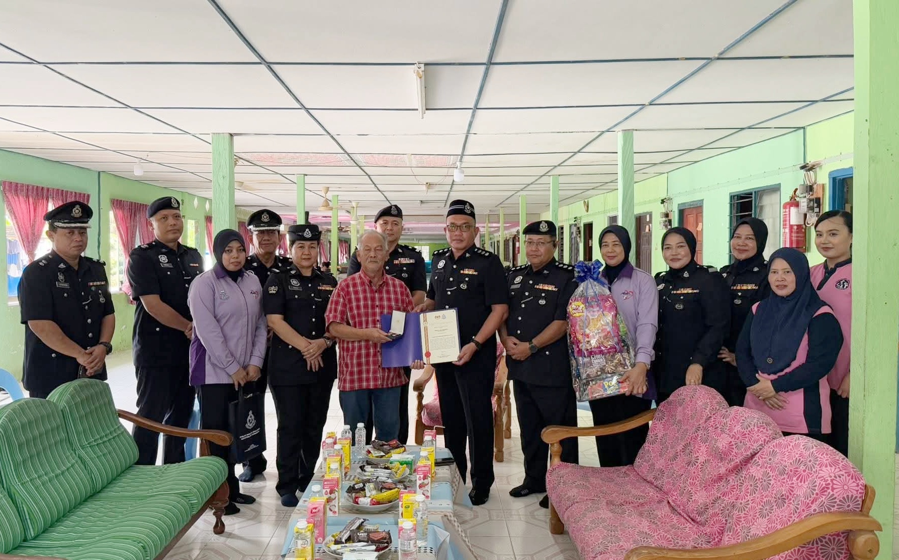 Pesara polis terima Pingat Jasa Pahlawan Negara tanpa istiadat di IPD ...