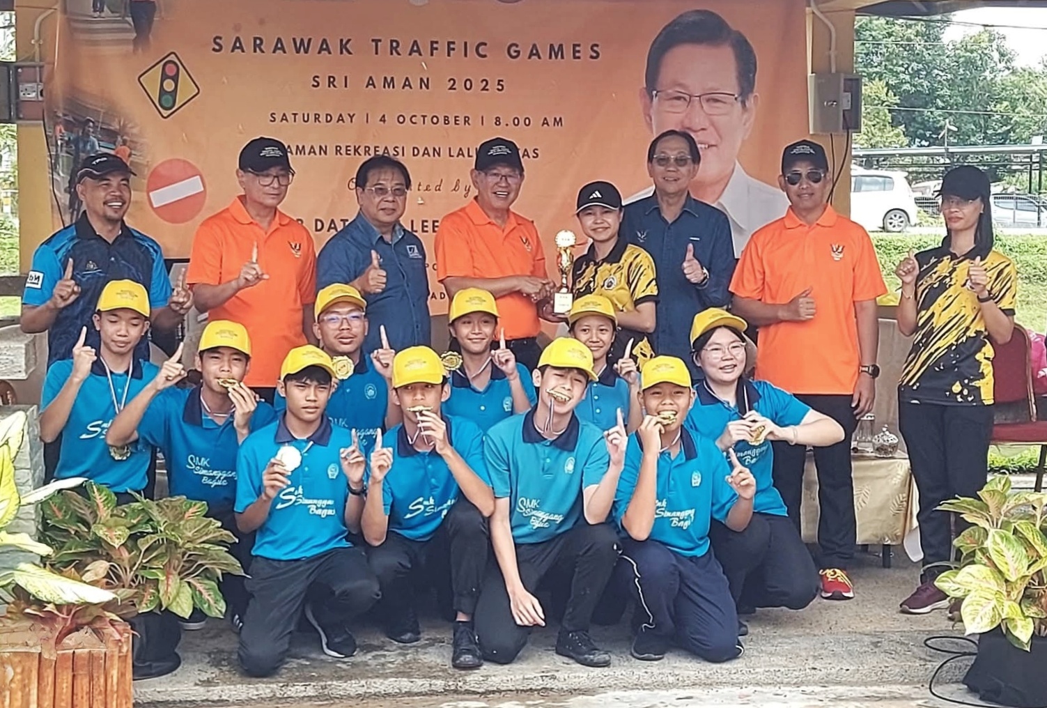 SMK Simanggang dan SJK Chung Hua dinobat Johan Pertandingan Trafik ...