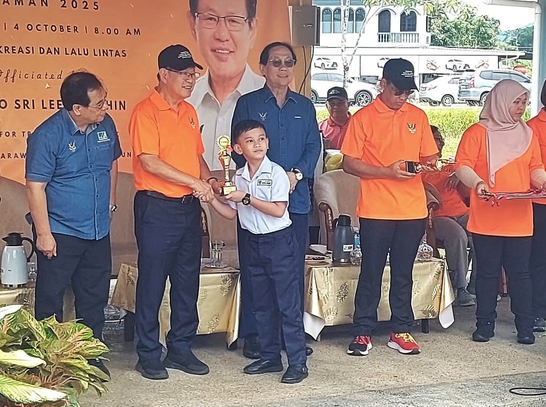 SMK Simanggang dan SJK Chung Hua dinobat Johan Pertandingan Trafik ...