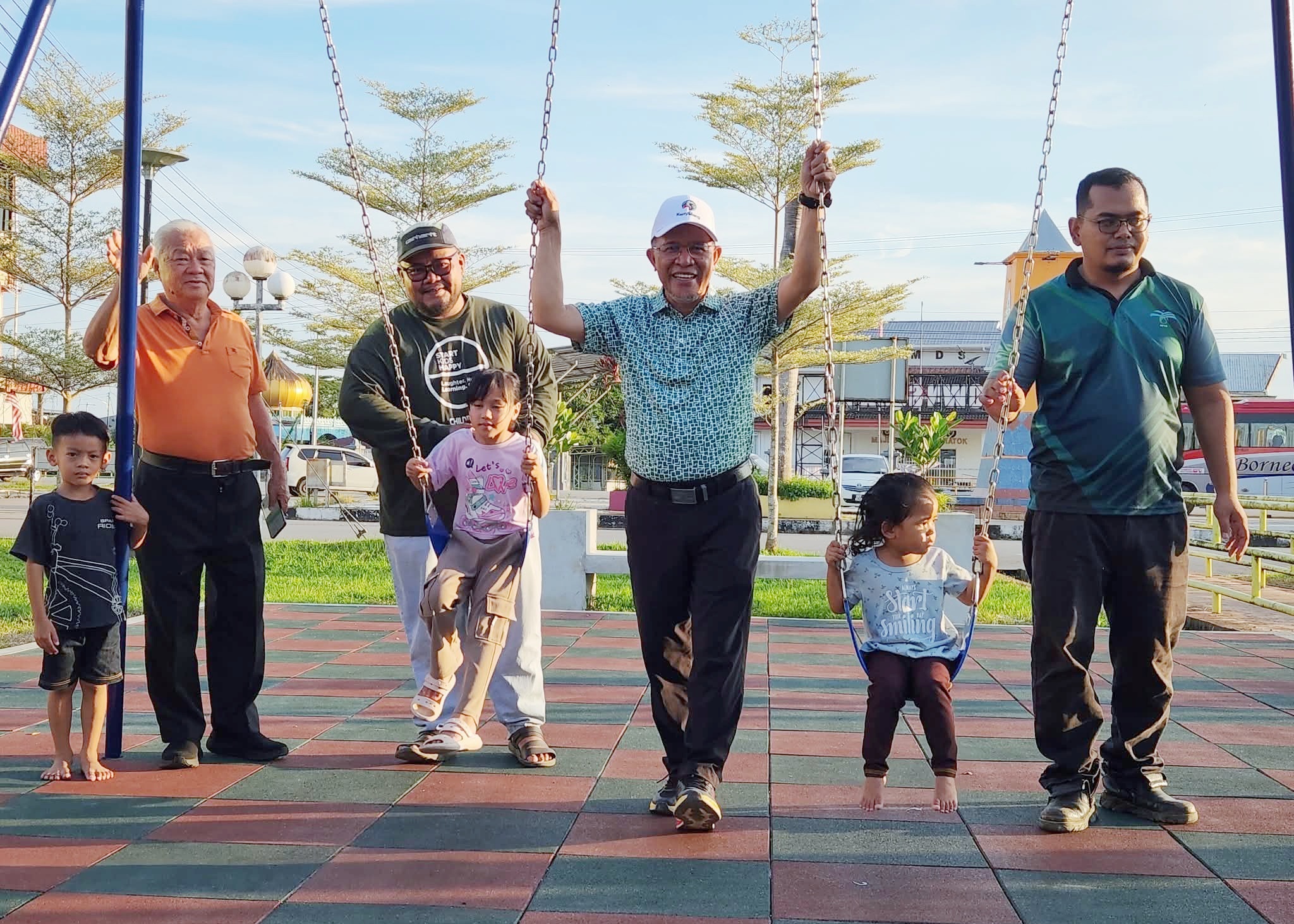 Taman Awam Saratok kini berwajah baharu, jadi tumpuan riadah kanak ...