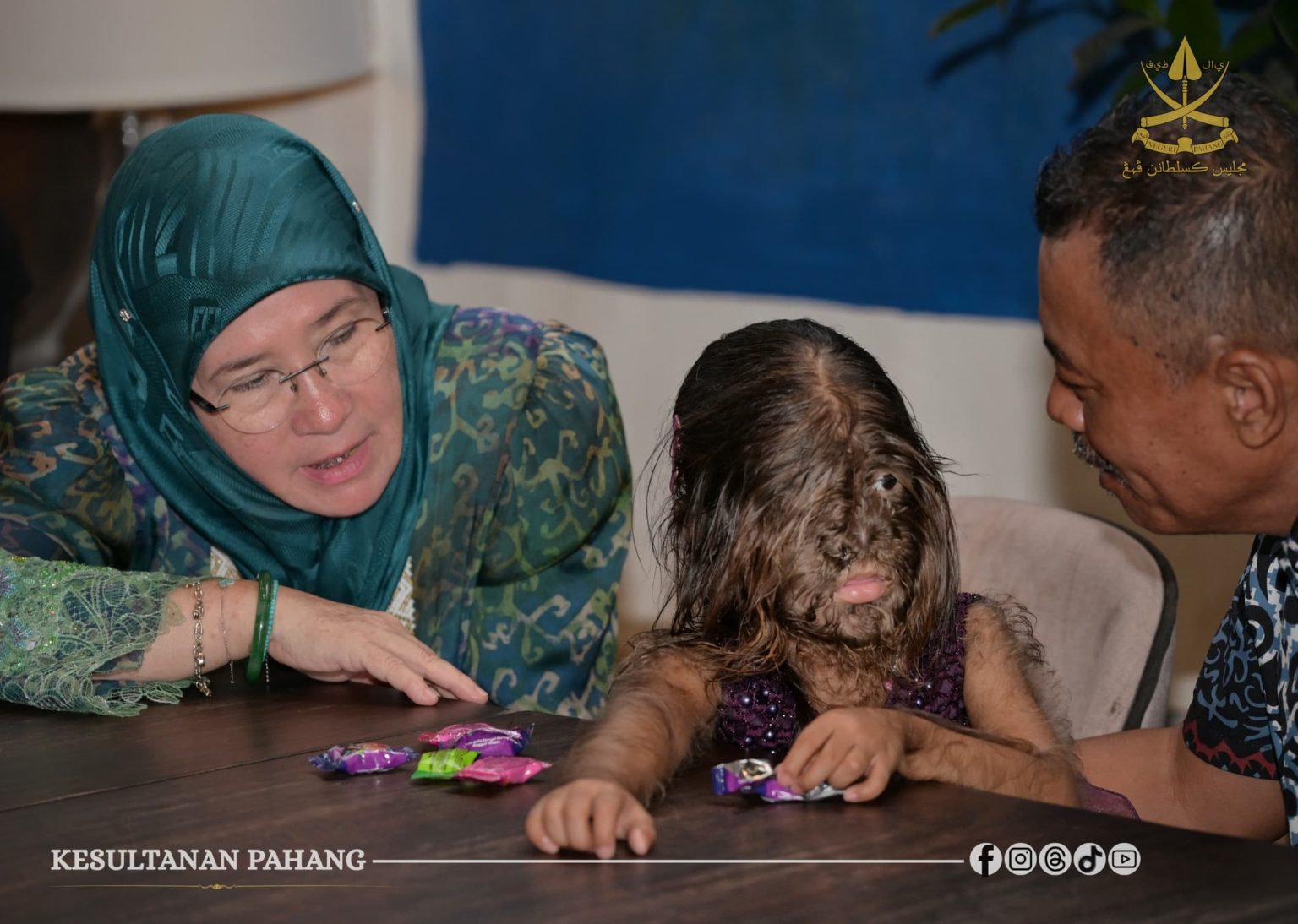 Sultan Pahang, Tengku Ampuan lepas rindu bertemu Missclyen, anak angkat ...