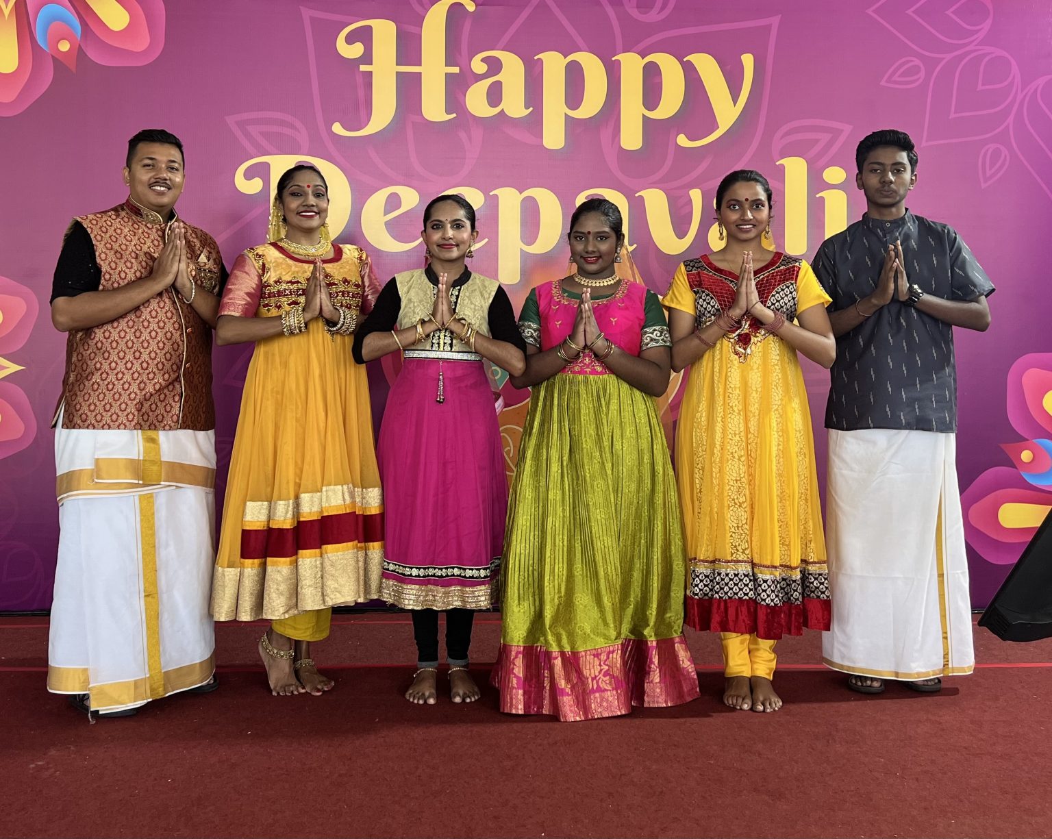 Deepavali lambang kemenangan cahaya dan kebaikan - UTUSAN SARAWAK