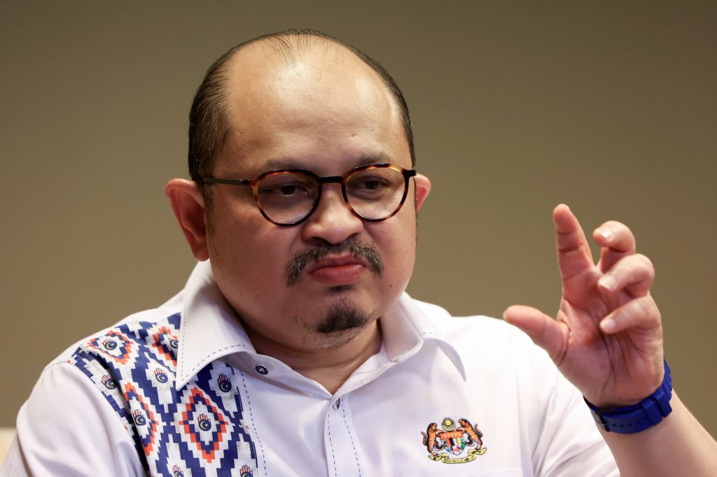Shamsul Iskandar umum letak jawatan Setiausaha Politik Kanan Perdana ...