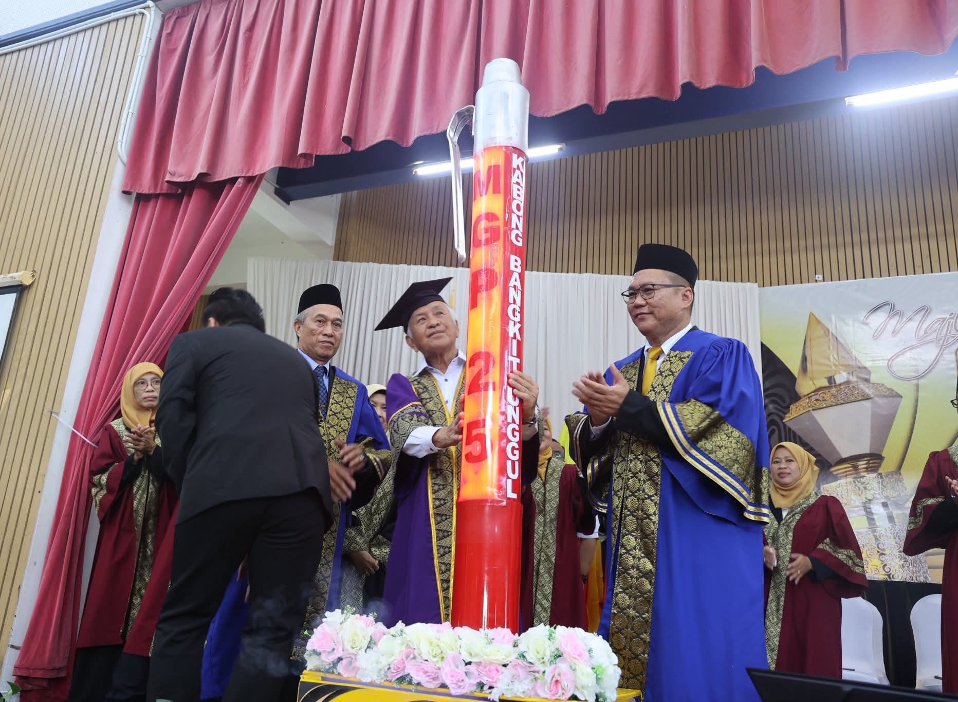 Pendidikan bentuk insan berilmu, berakhlak dan beradab - Chee Kadir - UTUSAN SARAWAK