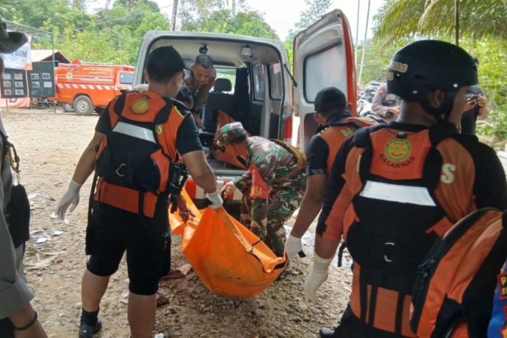 8 maut selepas kapal karam di Kalimantan Timur, Indonesia - UTUSAN SARAWAK