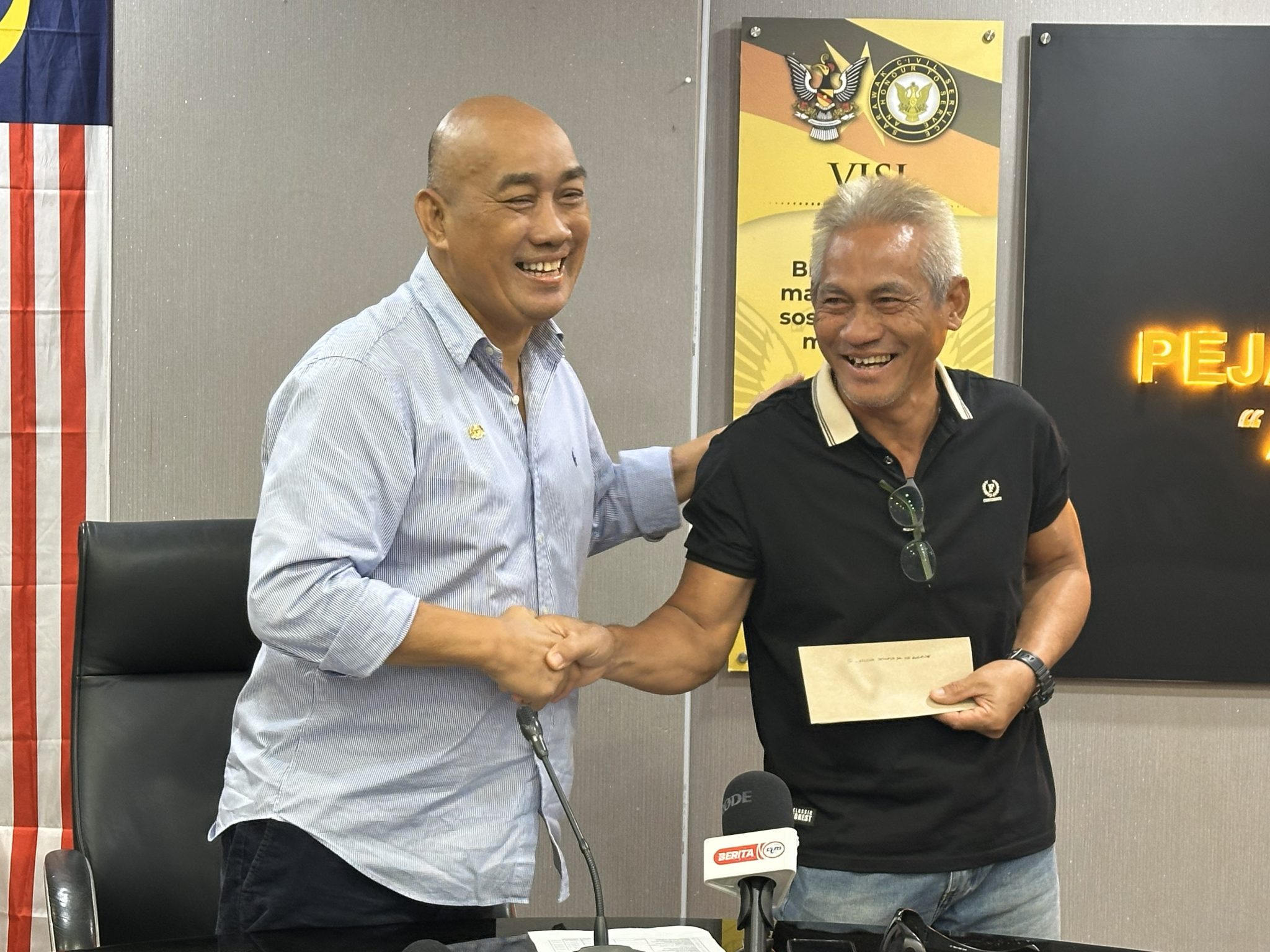 RM16,000 bantu 15 pelajar DUN Kakus mulakan pengajian - UTUSAN SARAWAK