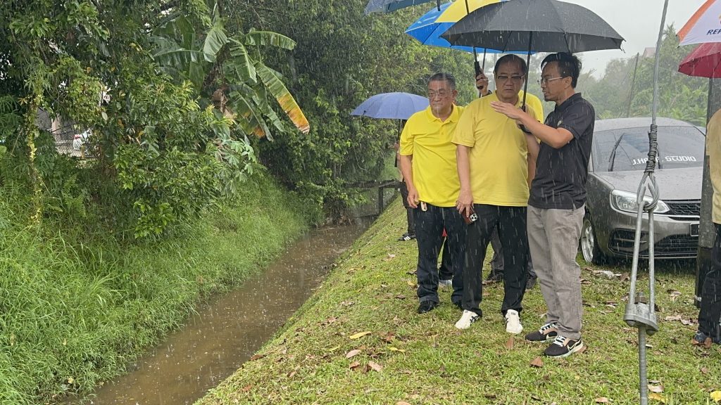 Penduduk digesa lapor segera longkang tersumbat elak banjir kilat ...