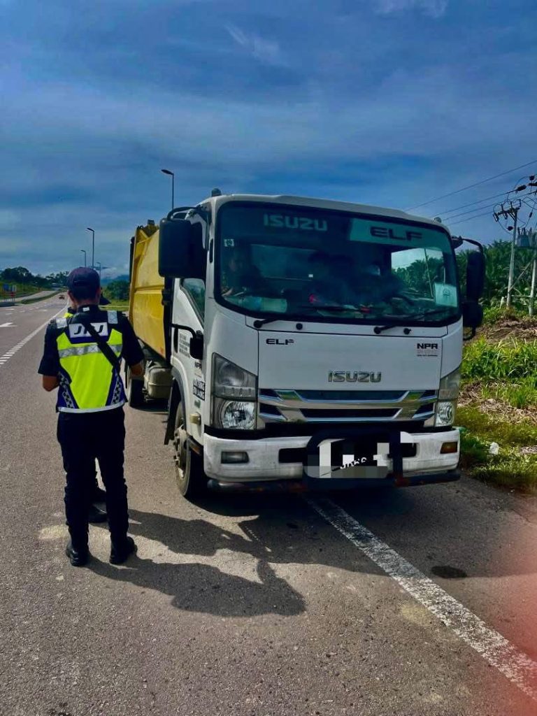 143 kenderaan diperiksa dalam Ops Khas JPJ Sri Aman - UTUSAN SARAWAK