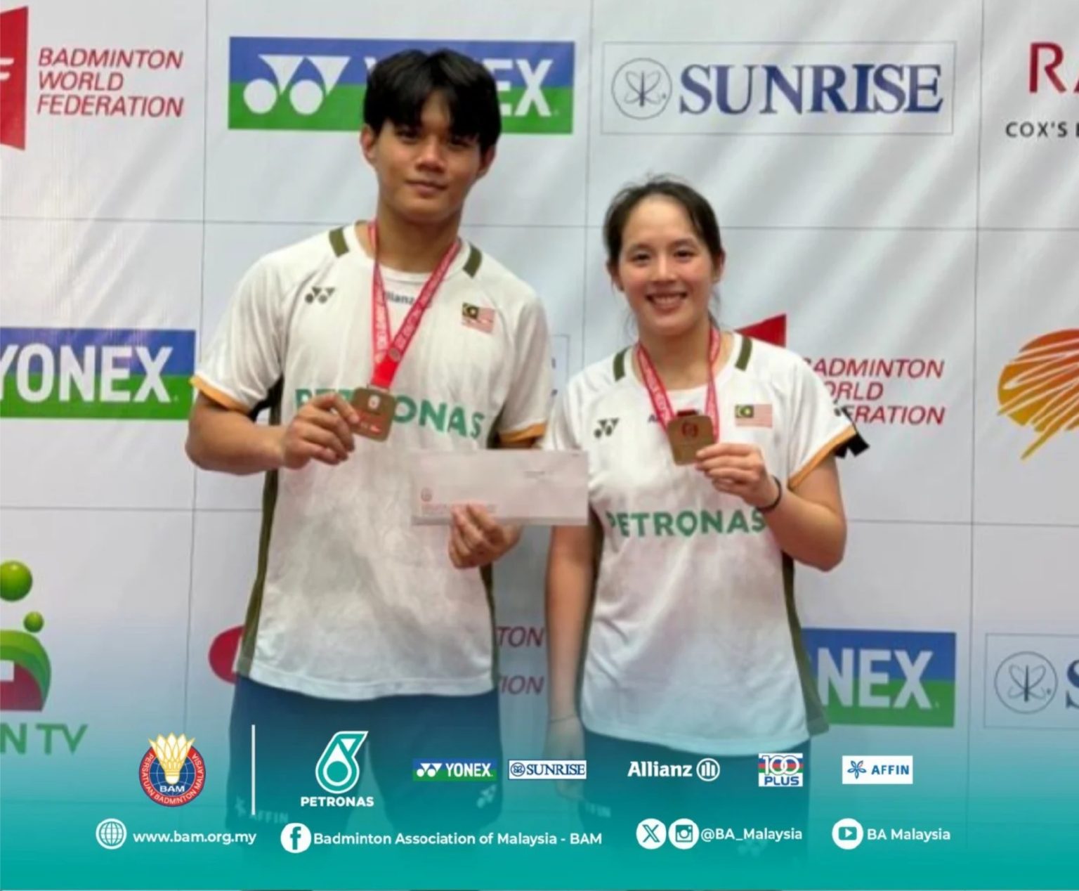 Datu Anif-Clarissa raih gelaran berganda di Bangladesh - UTUSAN SARAWAK