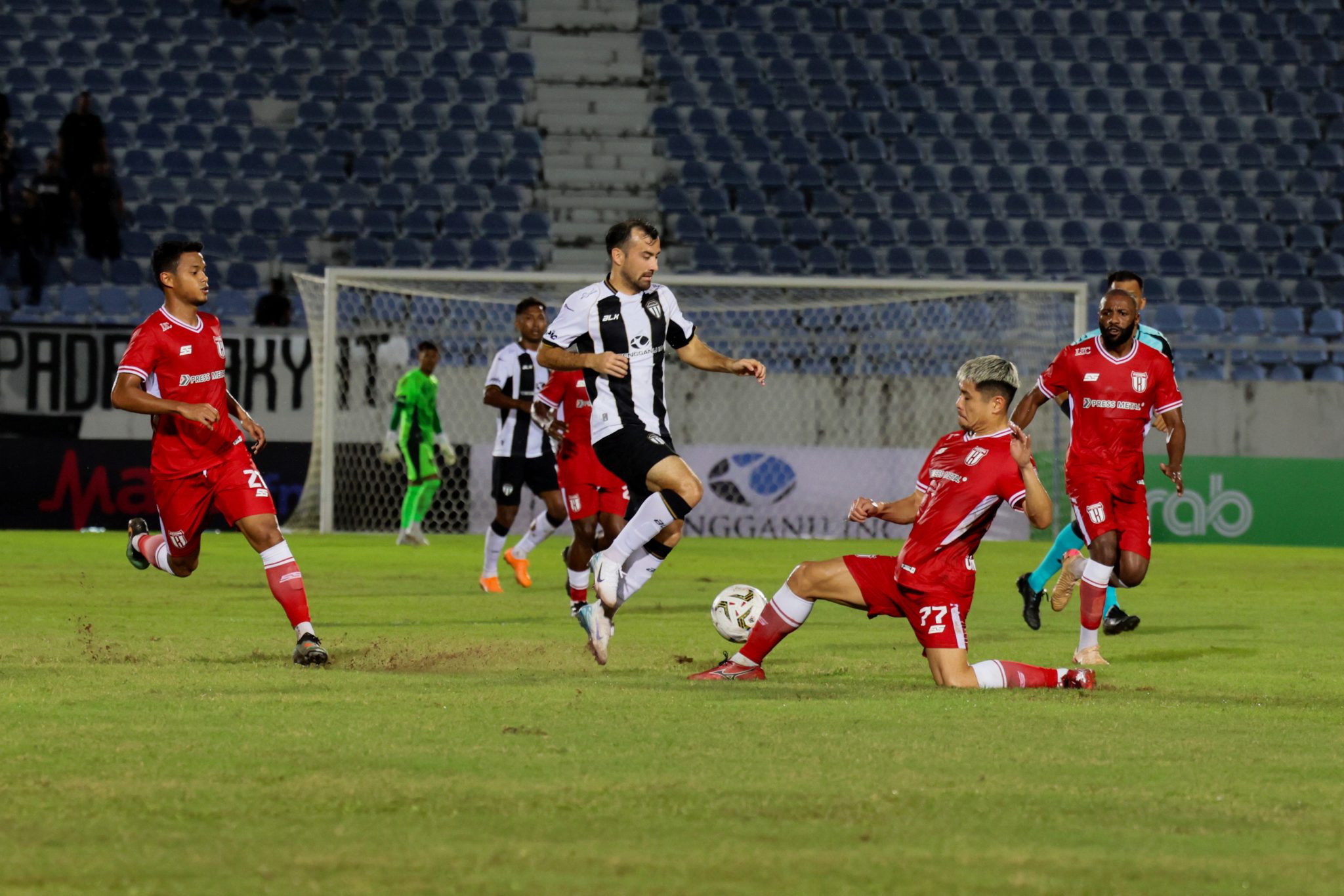 TFC kongsi mata dengan The Cats di SSMZA - UTUSAN SARAWAK