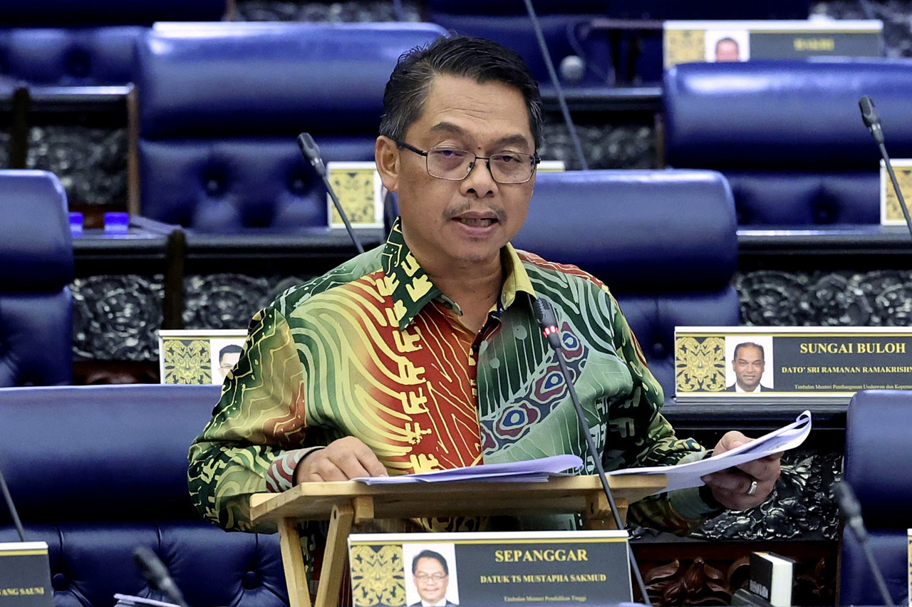 Mustapha Sakmud terajui hal ehwal Sabah dan Sarawak - UTUSAN SARAWAK