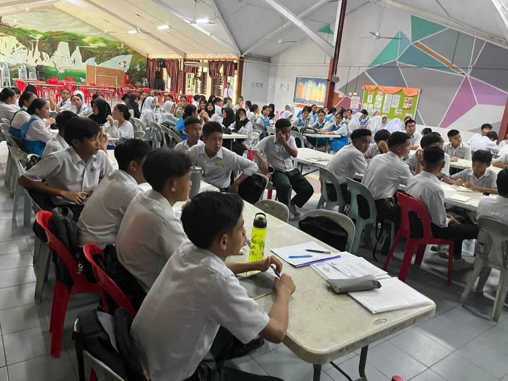 Ceramah kerjaya bomba bantu pelajar fahami tugas dan peranan anggota ...