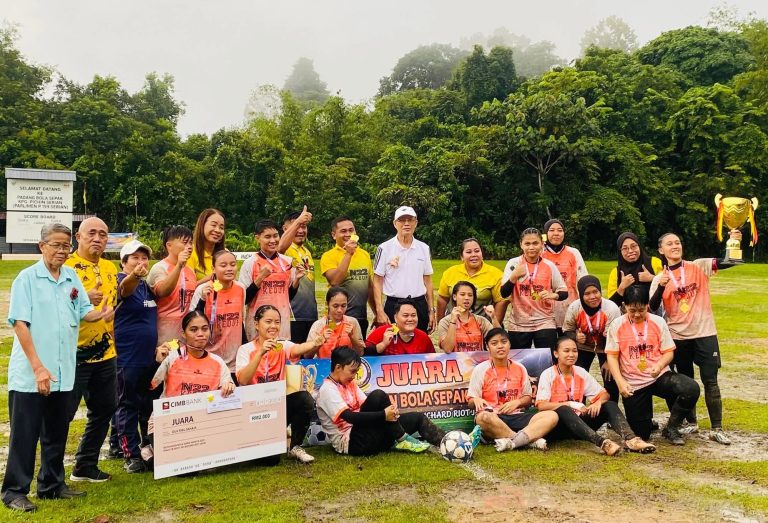 N22 Kedup juara Kejohanan Bola Sepak Wanita Piala YB Dato Sri Richard ...
