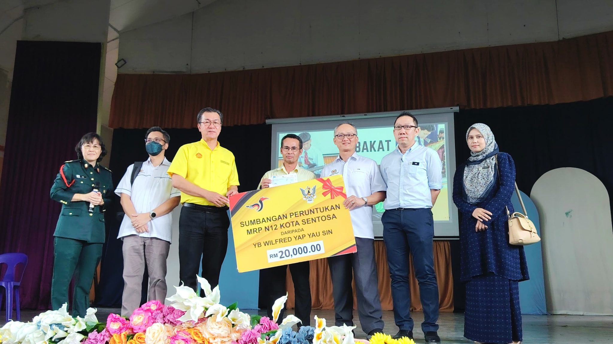 Wilfred Yap serah geran RM20,000 kepada PIBG SMK Datuk Patinggi Haji ...