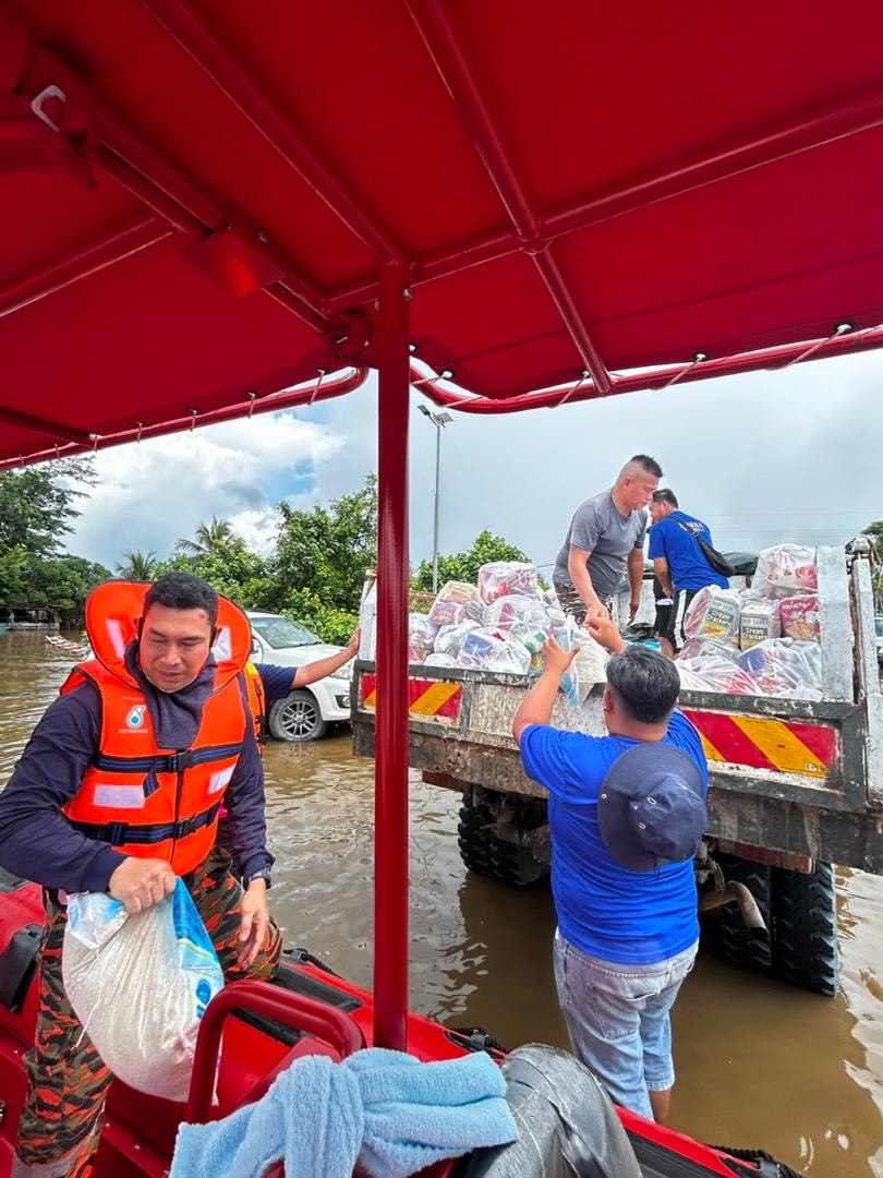 60 pek bantuan makanan dihantar ke Kampung Melayu Sebauh - UTUSAN SARAWAK