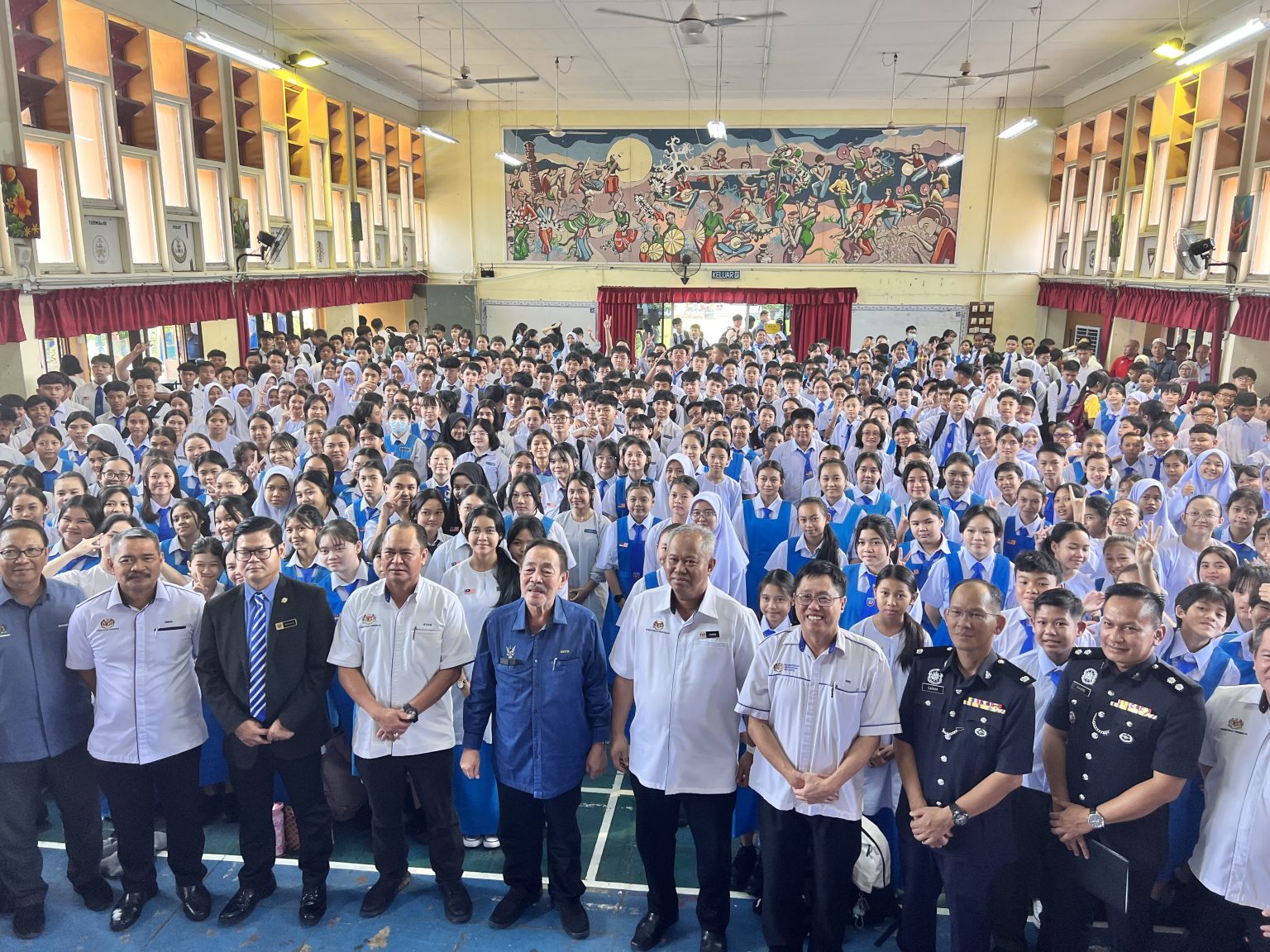 Roland tinjau pelajar baharu, tekankan STEM di SMK Tun Abdul Razak ...