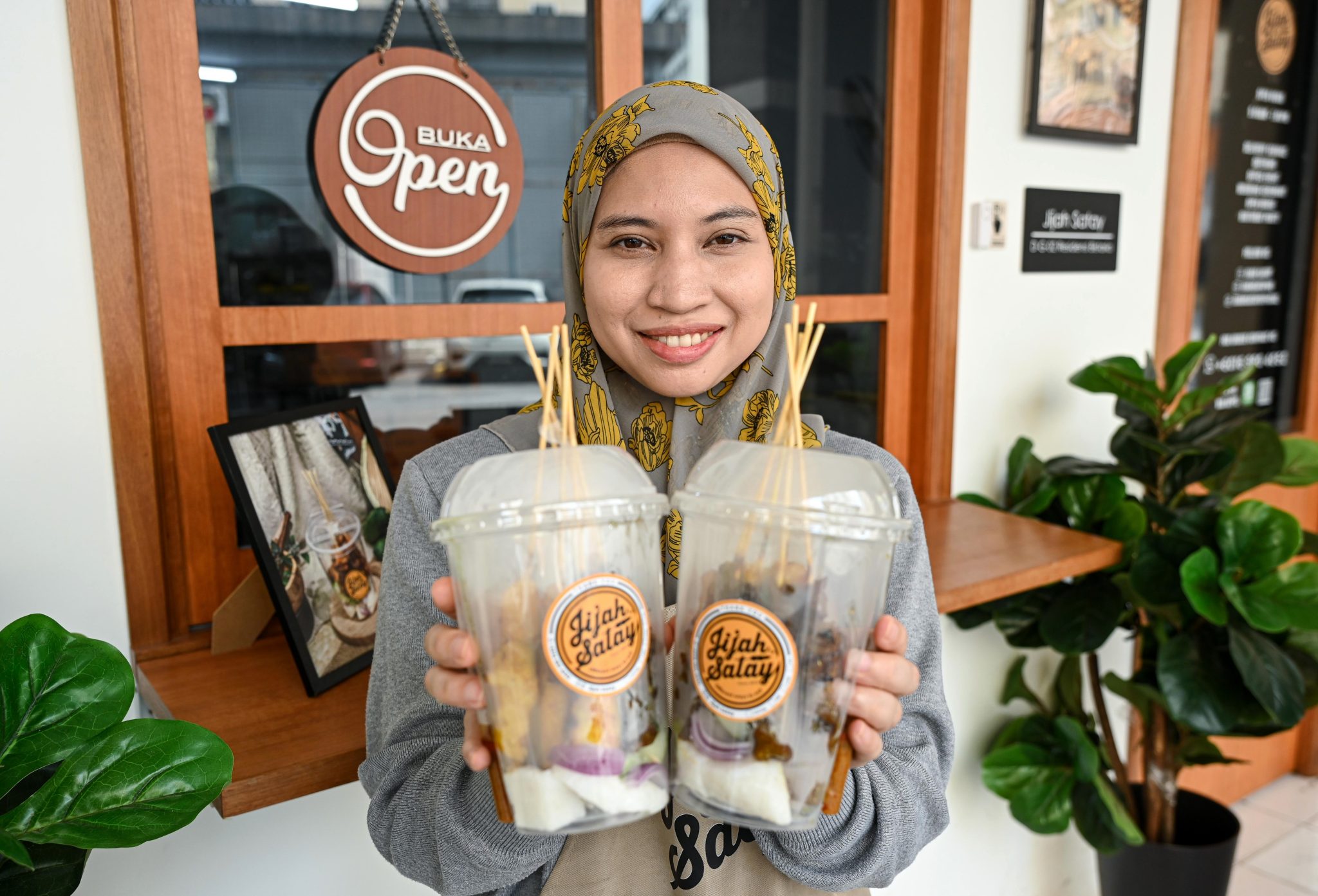 10 tahun jatuh bangun, Syahliza kini bangga dengan Jijah Satay - UTUSAN ...