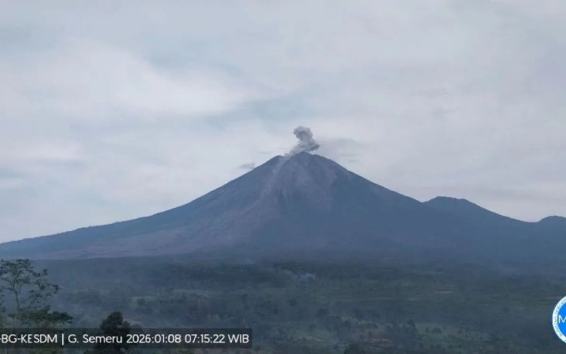 Gunung Semeru meletus dua kali, hambur abu setinggi 700 meter - UTUSAN ...