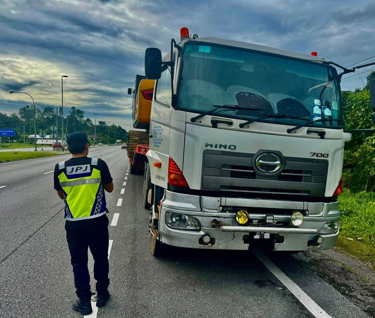Ops Harian JPJ Serian periksa 120 kenderaan di beberapa jalan utama ...