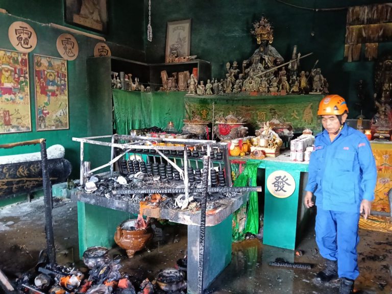 Kebakaran kecil Tokong Cina di Kampung Hilir Lubok Antu berjaya dikawal ...