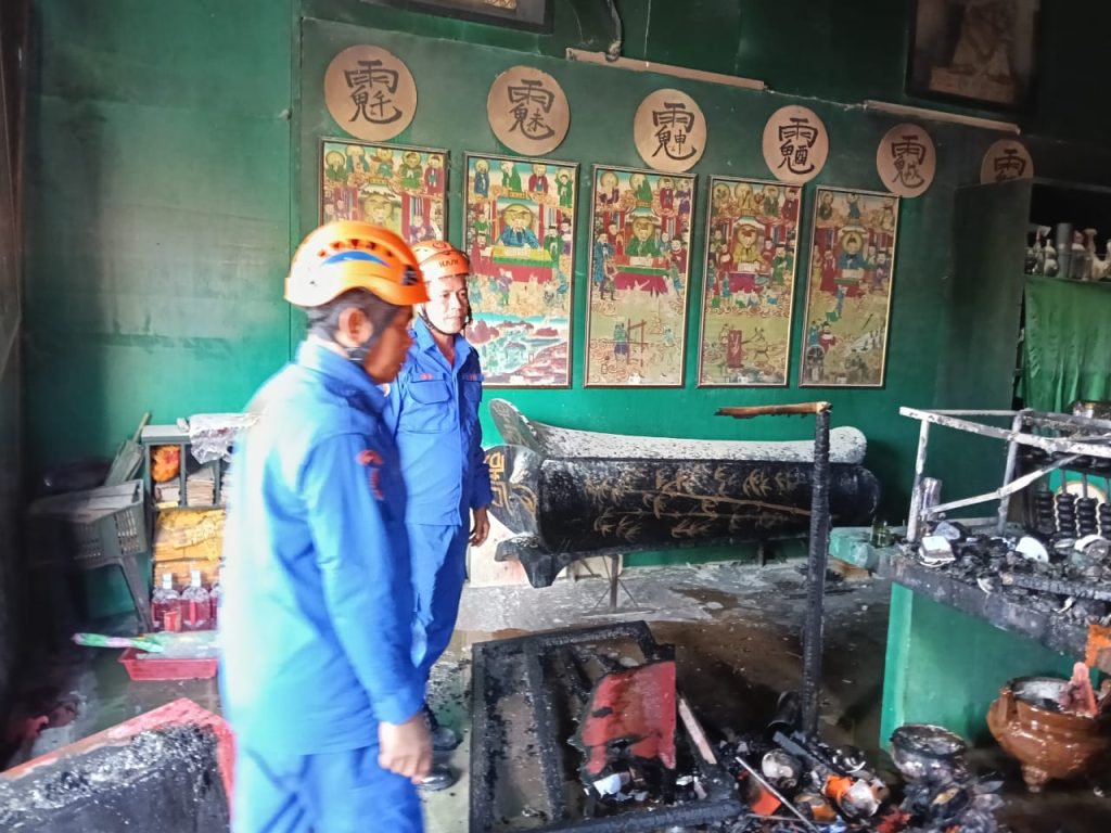 Kebakaran kecil Tokong Cina di Kampung Hilir Lubok Antu berjaya dikawal ...