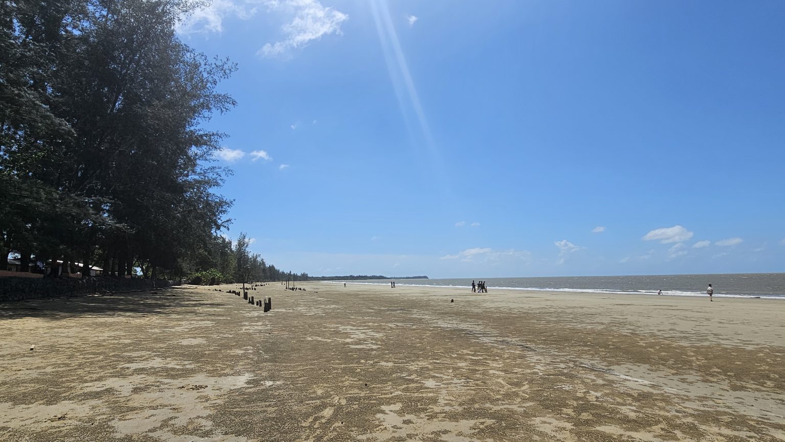 Eksklusif: Santai tanpa sesak, Pantai Belawai kekal destinasi pilihan ...