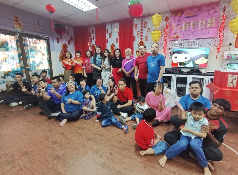 PMA Chee Chuan Khor Simanggang ceriakan pelatih PPDK sempena Tahun ...