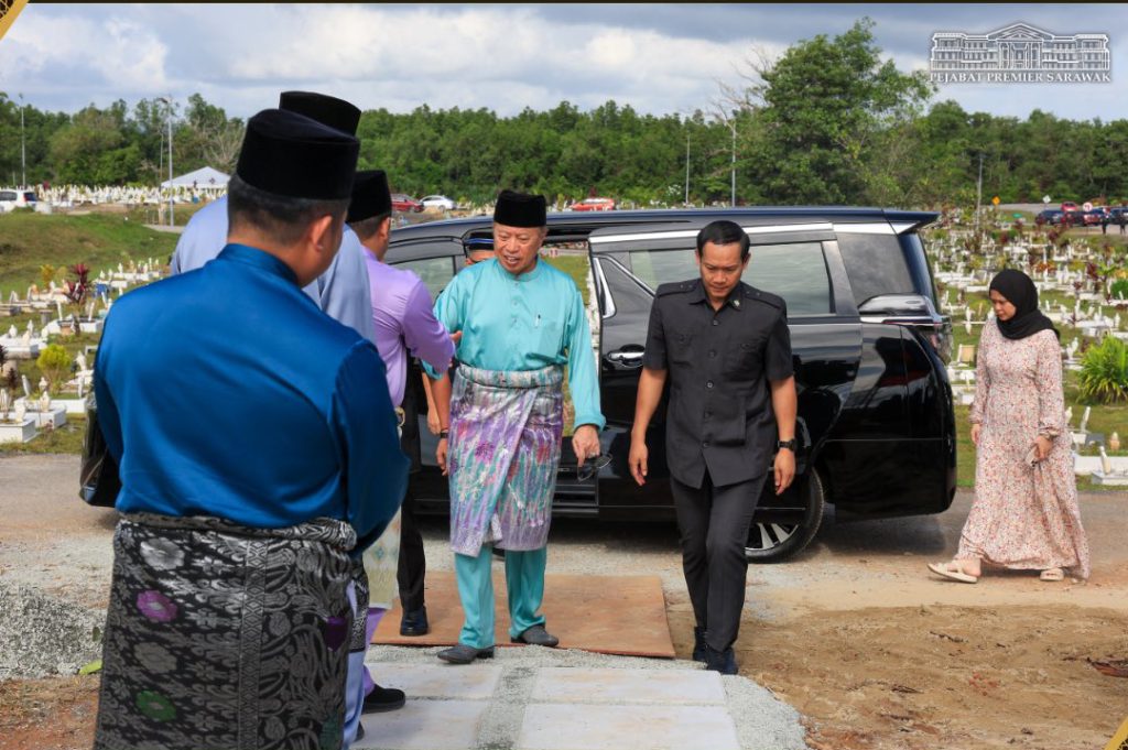 Premier Sarawak ziarah kubur Allahyarhamah Puan Sri Datuk Amar Juma’ani ...