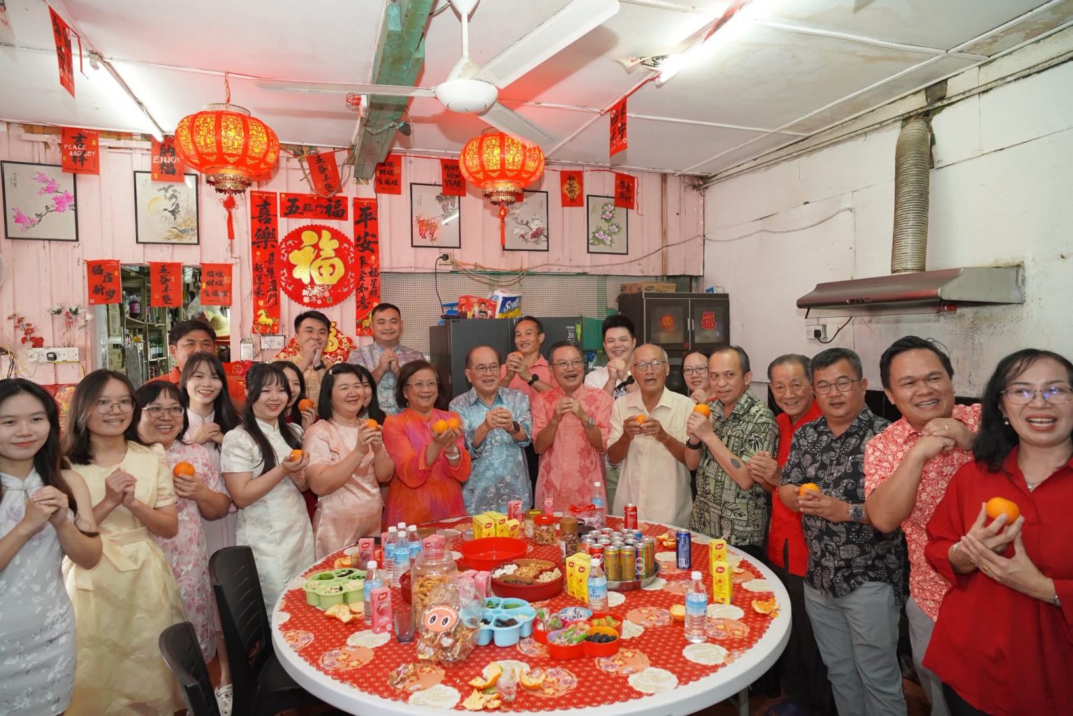Uggah santuni komuniti Cina sempena Tahun Baharu Cina di Spaoh - UTUSAN ...