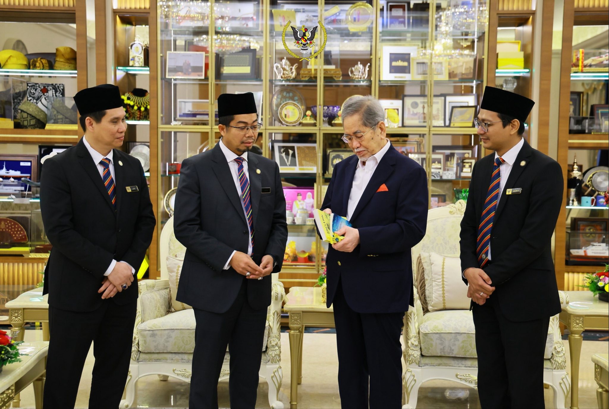 Tun Wan Junaidi terima kunjungan Peguam Besar Sarawak - UTUSAN SARAWAK
