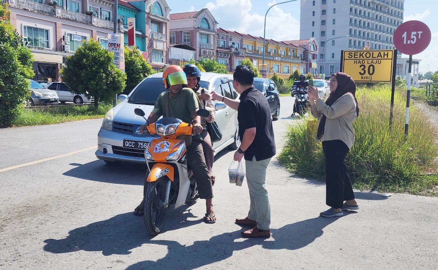 Program 'nguar' dan agihan bubur lambuk PPD Sri Aman eratkan ukhuwah ...