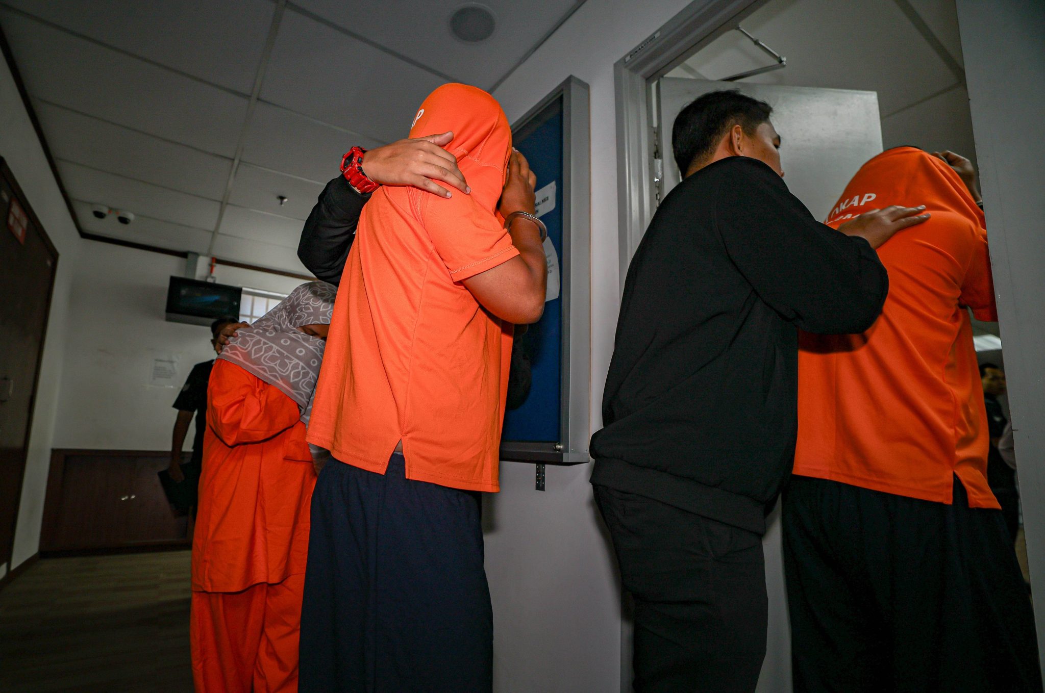 Empat individu termasuk dua pensyarah direman empat hari bantu siasatan ...
