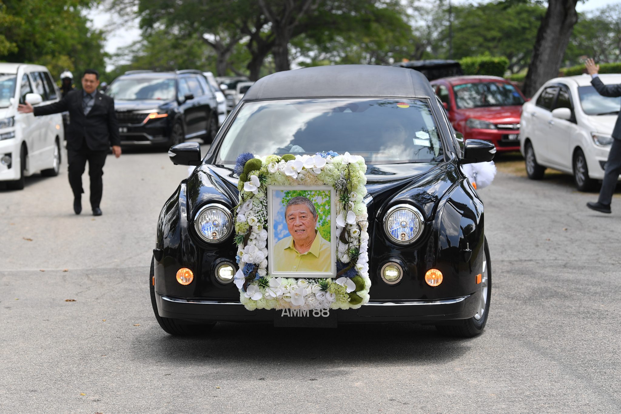 Jasad mendiang Tun Dr Ling Liong Sik selamat disemadikan - UTUSAN SARAWAK