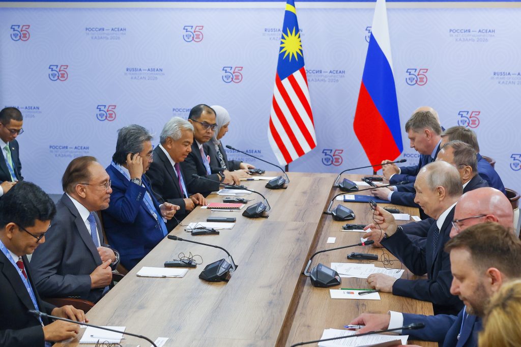 Anwar, Putin bincang keterjaminan bekalan tenaga, perdagangan dalam ...