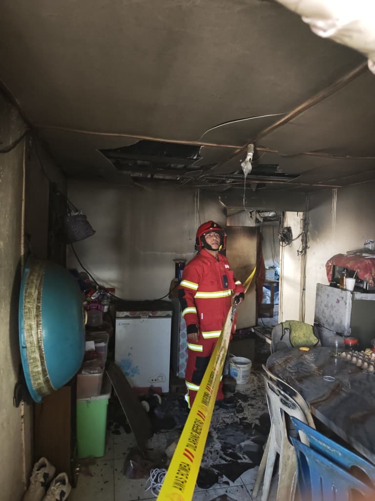 Dapur rumah terbakar, orang awam berjaya padam api sebelum bomba tiba ...